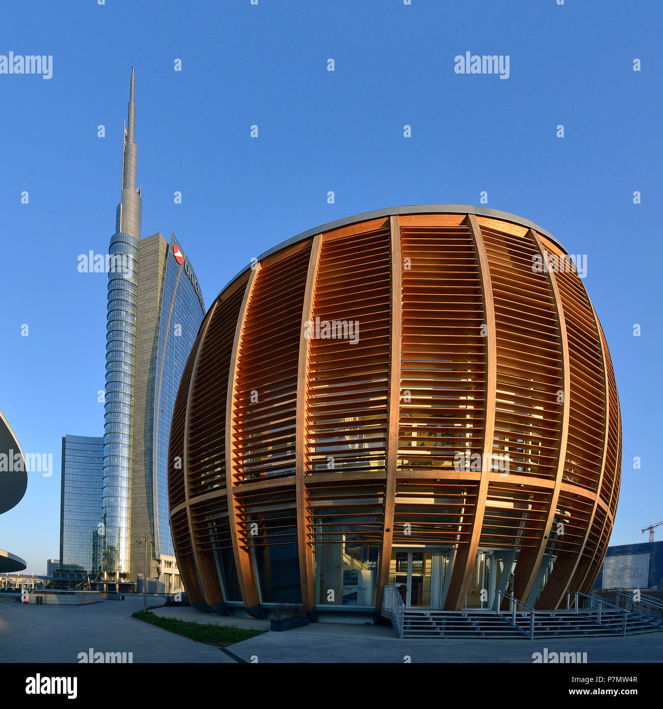 Designed by architect cesar pelli architecture hi-res stock photography ...