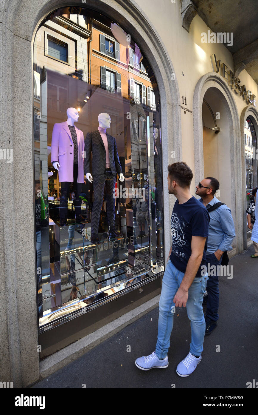 Gucci Shop Milan Italy High Resolution Stock Photography and Images - Alamy