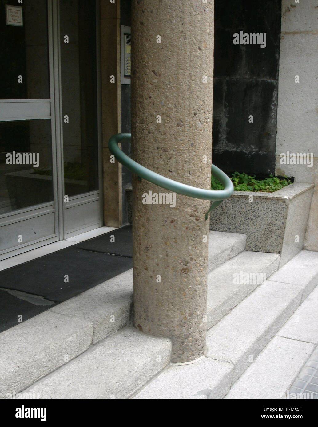 Columna circular hi-res stock photography and images - Alamy