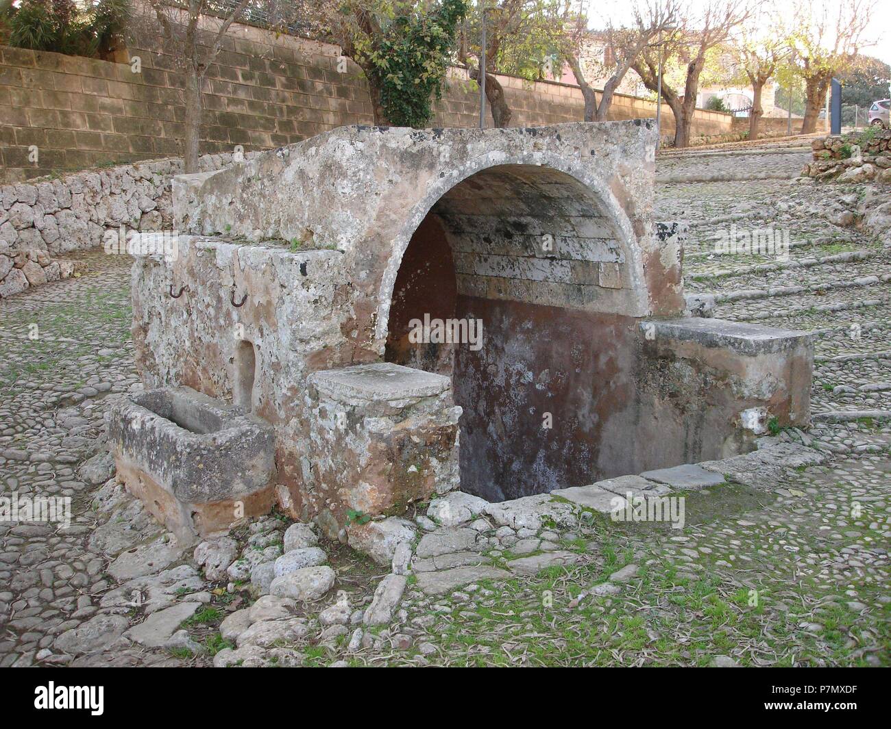 FUENTE PUBLICA. Location: EXTERIOR, PINA, MALLORCA, SPAIN Stock Photo ...