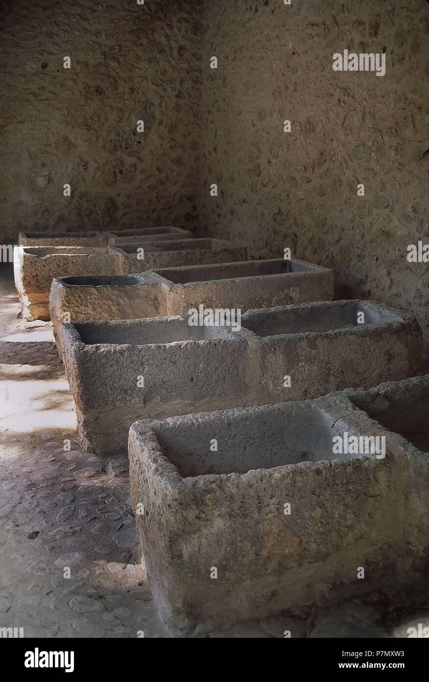 PILAS DE PIEDRA EN EL LAVADERO DE PINA. Location: LAVADERO, PINA ...