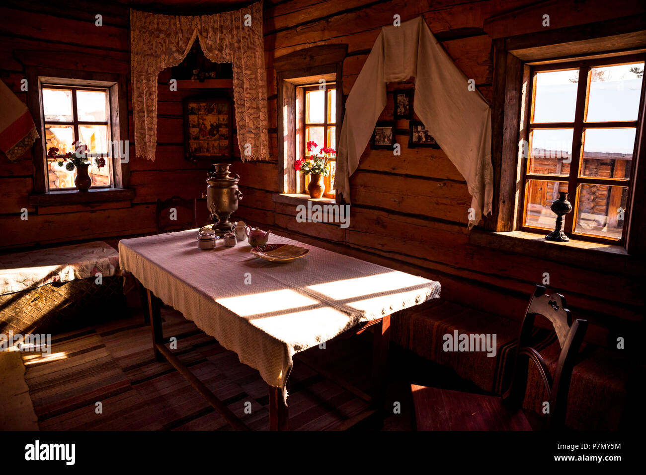 Siberia house hi-res stock photography and images - Alamy
