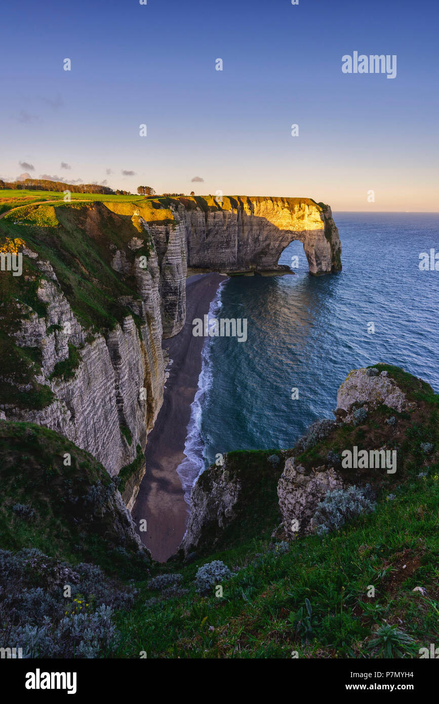 Arch at dawn in Etretat, Normandy, France Stock Photo - Alamy