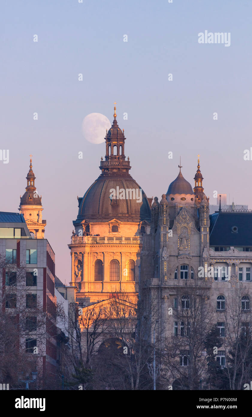 Capital parliament budapest hungary hi-res stock photography and images ...