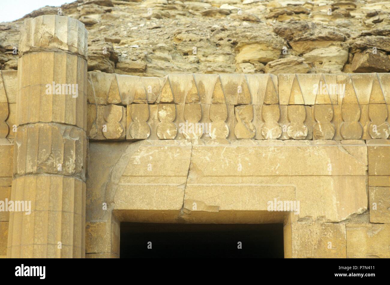 Templo de Sakkara. El conjunto monumental de Zoser en Saqqara fue ...