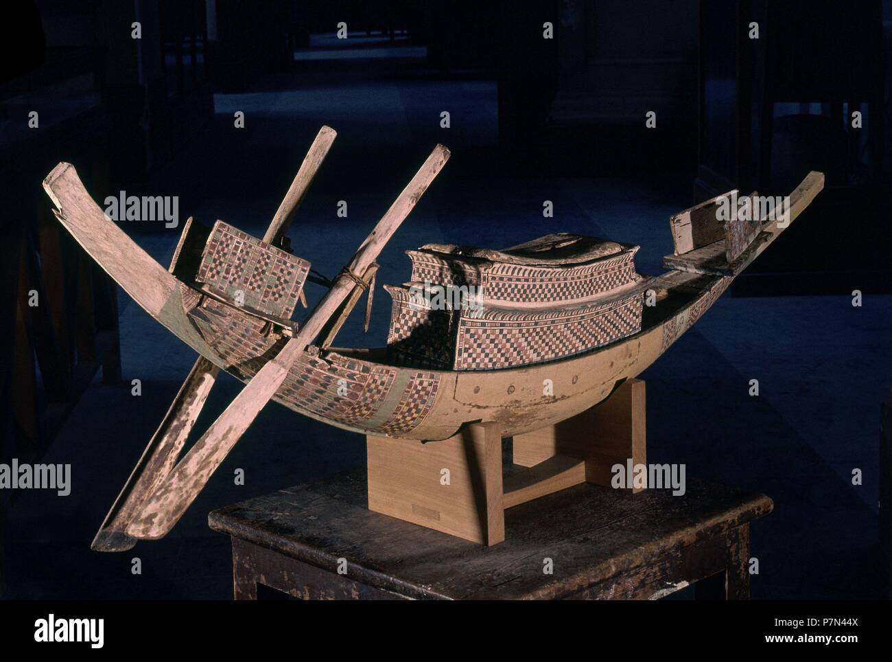 TESORO TUTAN KAMON-BARCO. Location: EGYPTIAN MUSEUM, KAIRO, EGYPT Stock ...