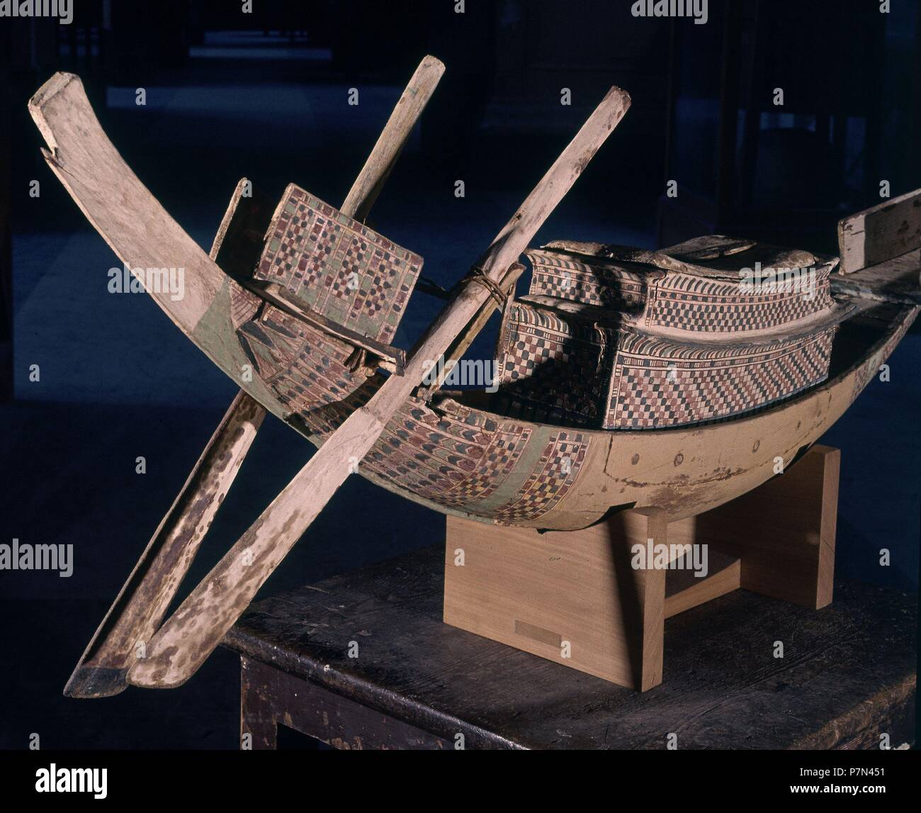 TESORO TUTAN KAMON-BARCO. Location: EGYPTIAN MUSEUM, KAIRO, EGYPT Stock ...