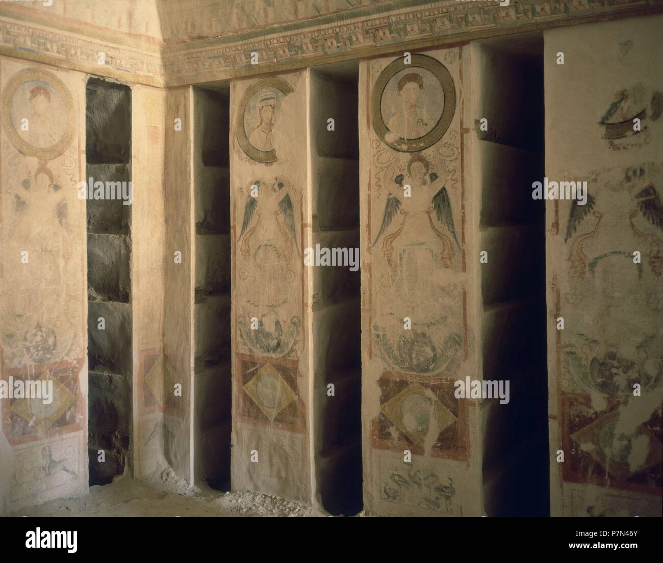 HIPOGEO DE LOS TRES HERMANOS - INTERIOR - FRESCOS -. Location: EXTERIOR ...