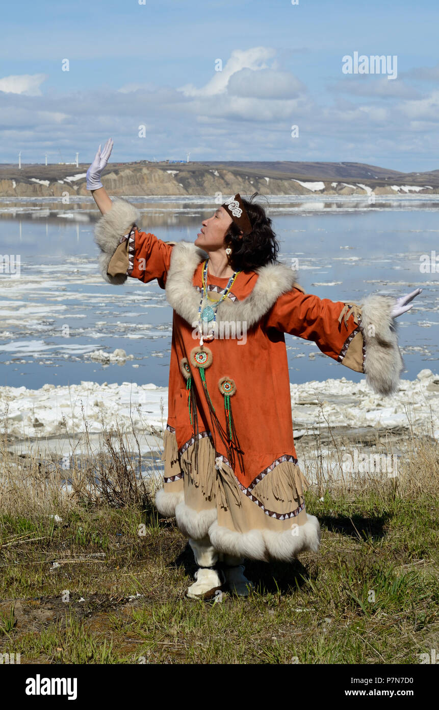 Inuit clothes hi-res stock photography and images - Alamy
