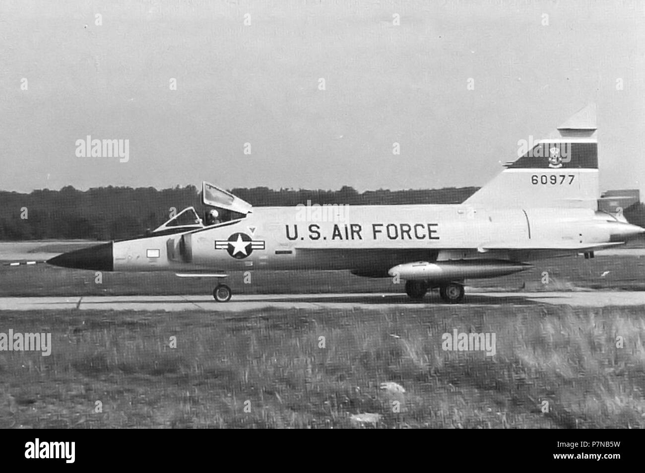 32d Fighter-Interceptor Squadron Convair F-102 Delta Dagger 56-0977 ...