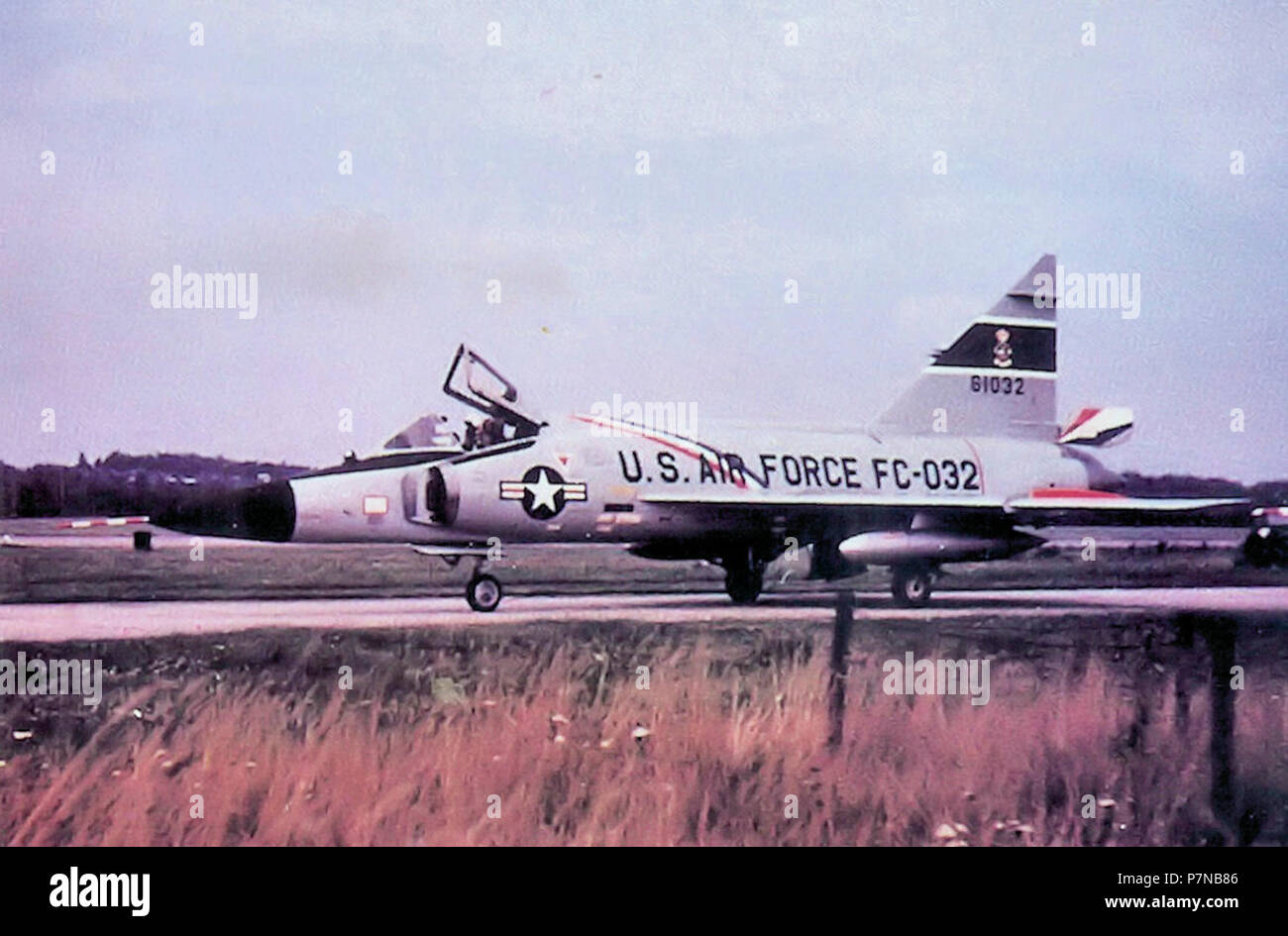 32d Fighter-Interceptor Squadron Convair F-102 Delta Dagger 56-1032 ...