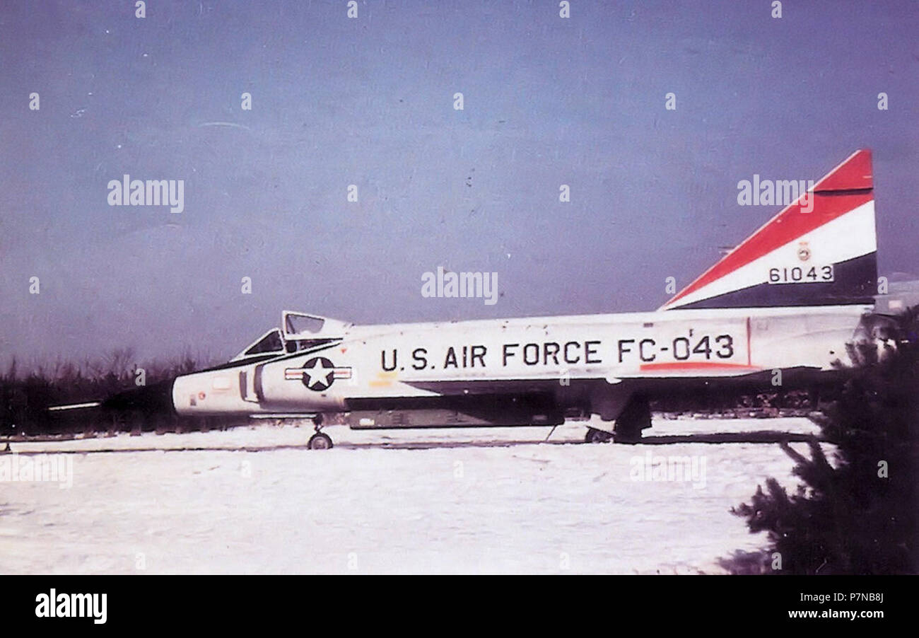 32d Fighter-Interceptor Squadron Convair F-102 Delta Dagger 56-1043 ...