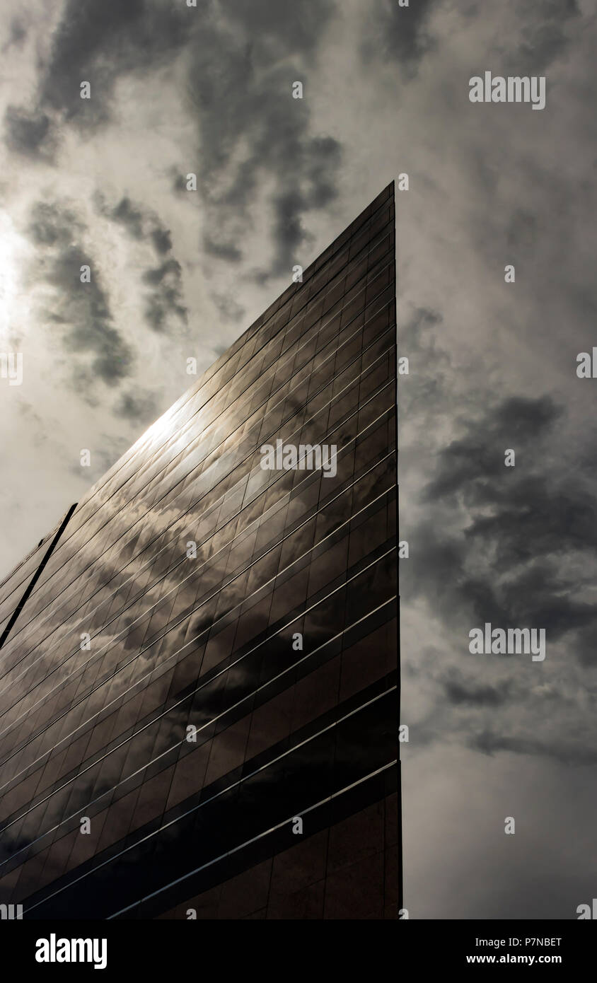 Sharp skyscraper hi-res stock photography and images - Alamy