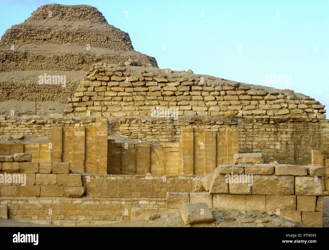 Piramide de zoser hi-res stock photography and images - Alamy