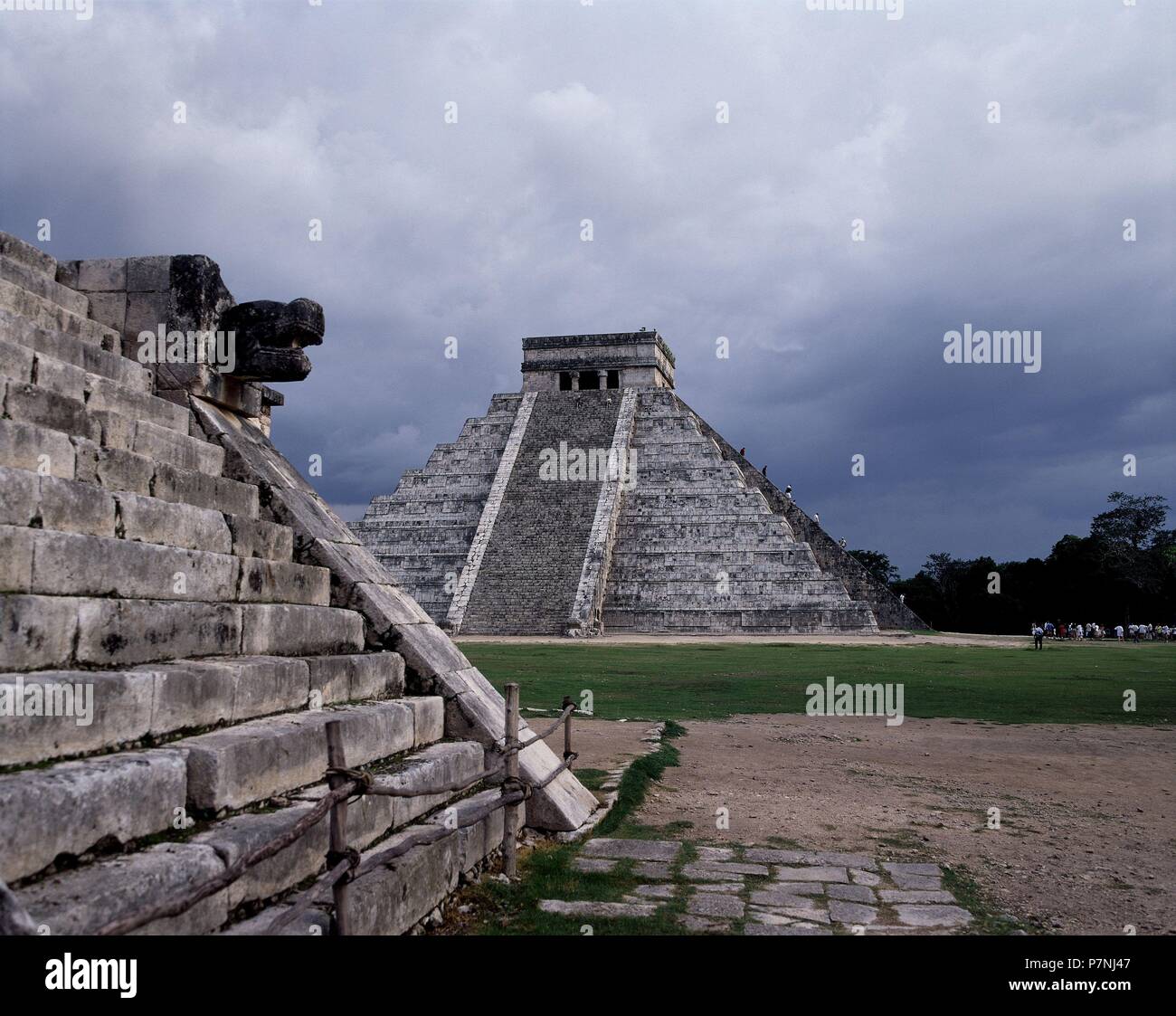 Templo de la piramide maya hi-res stock photography and images - Alamy
