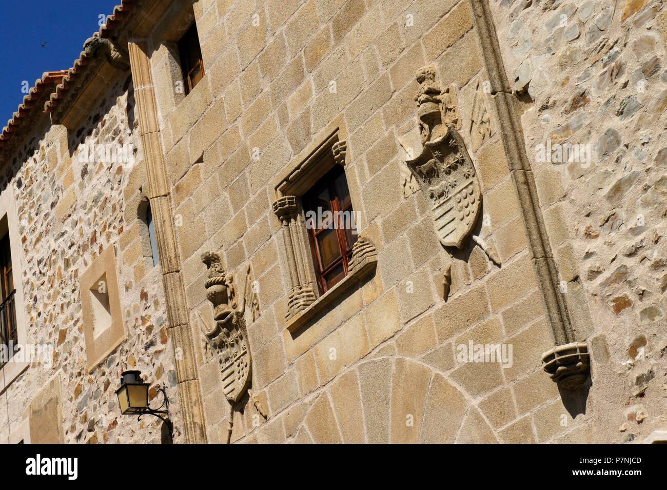 CASA DE LOS BECERRA. FACHADA CON ESCUDOS. CACERES, EXTREMADURA Stock ...