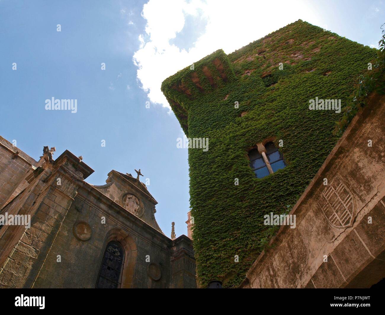 TORRE DE LOS SANDE (S. XIV Stock Photo - Alamy