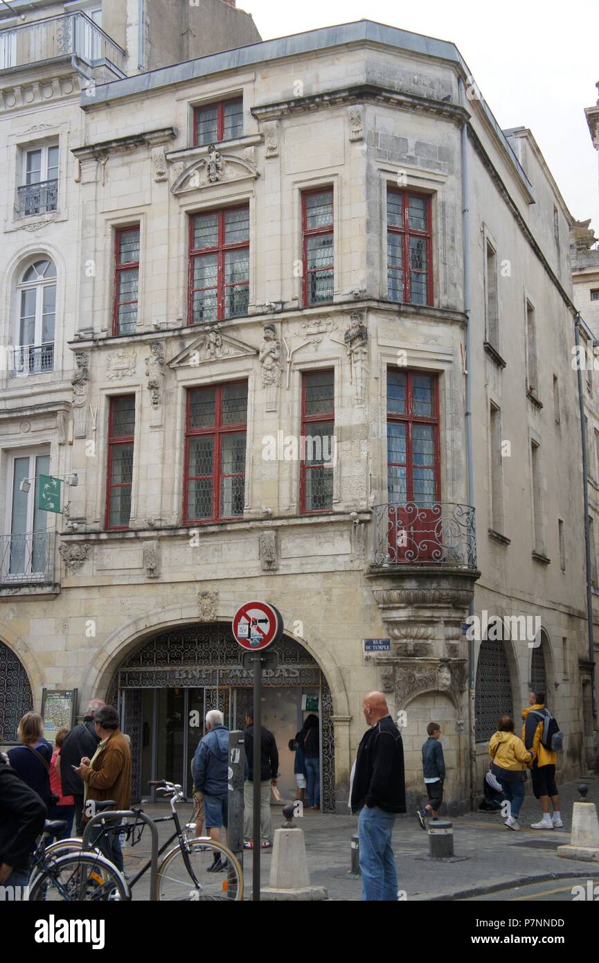 Edificio y casas hi-res stock photography and images - Alamy