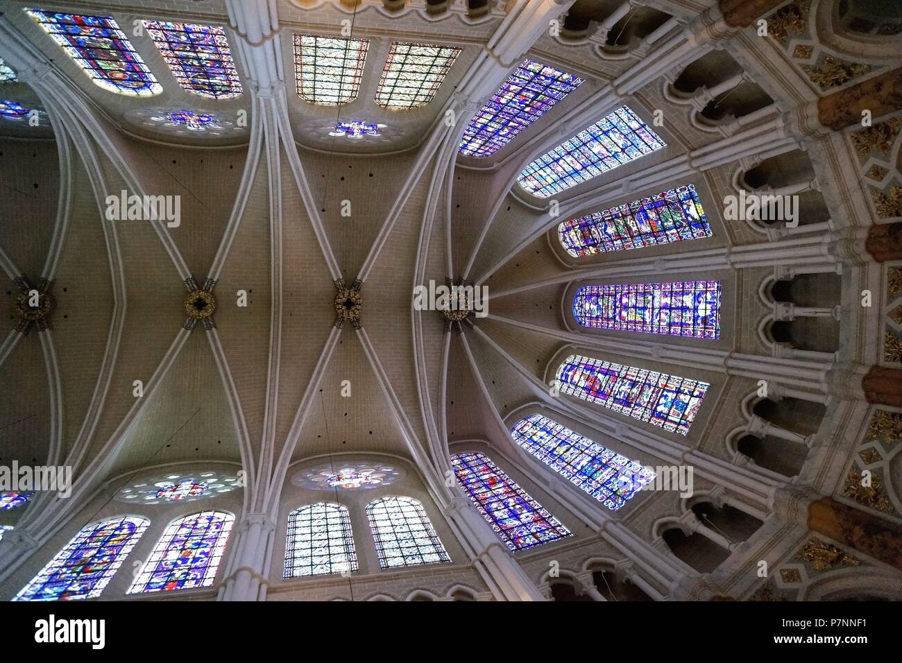 Catedral de chartres interior hi-res stock photography and images - Alamy