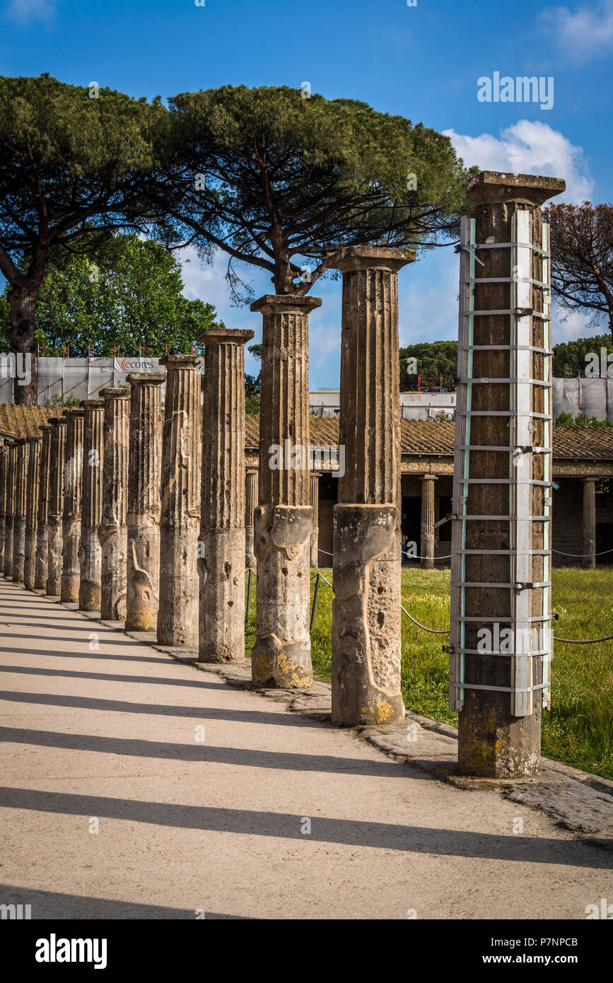 Teatro piccolo pompeii hi-res stock photography and images - Alamy