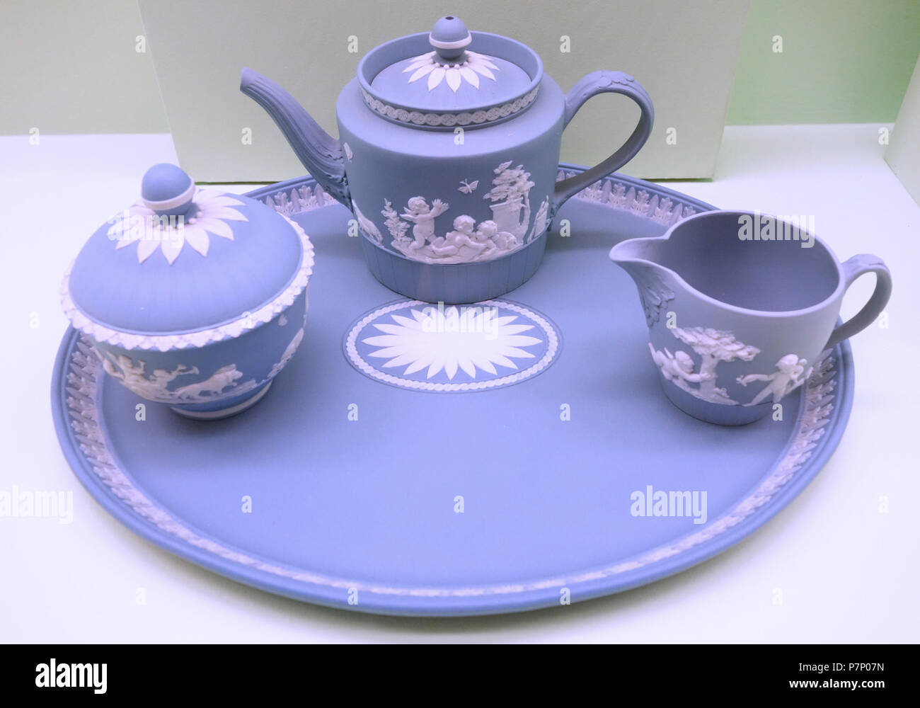 Porcelain tea set wedgwood hi-res stock photography and images - Alamy