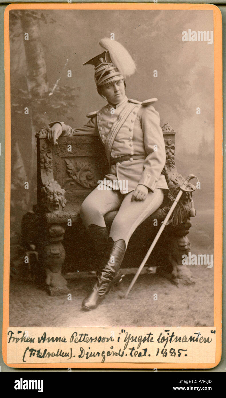 Anna Pettersson (sedemera Norrie) i titelrollen i Yngste löjtnanten ...