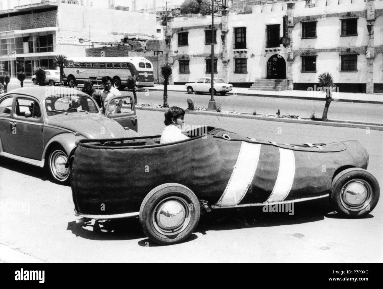 Driving cars city Black and White Stock Photos & Images - Alamy