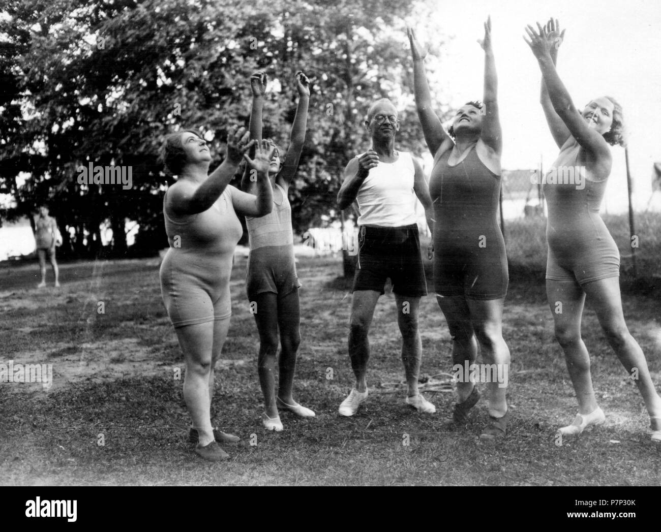 Women vintage 1920 Black and White Stock Photos & Images - Alamy