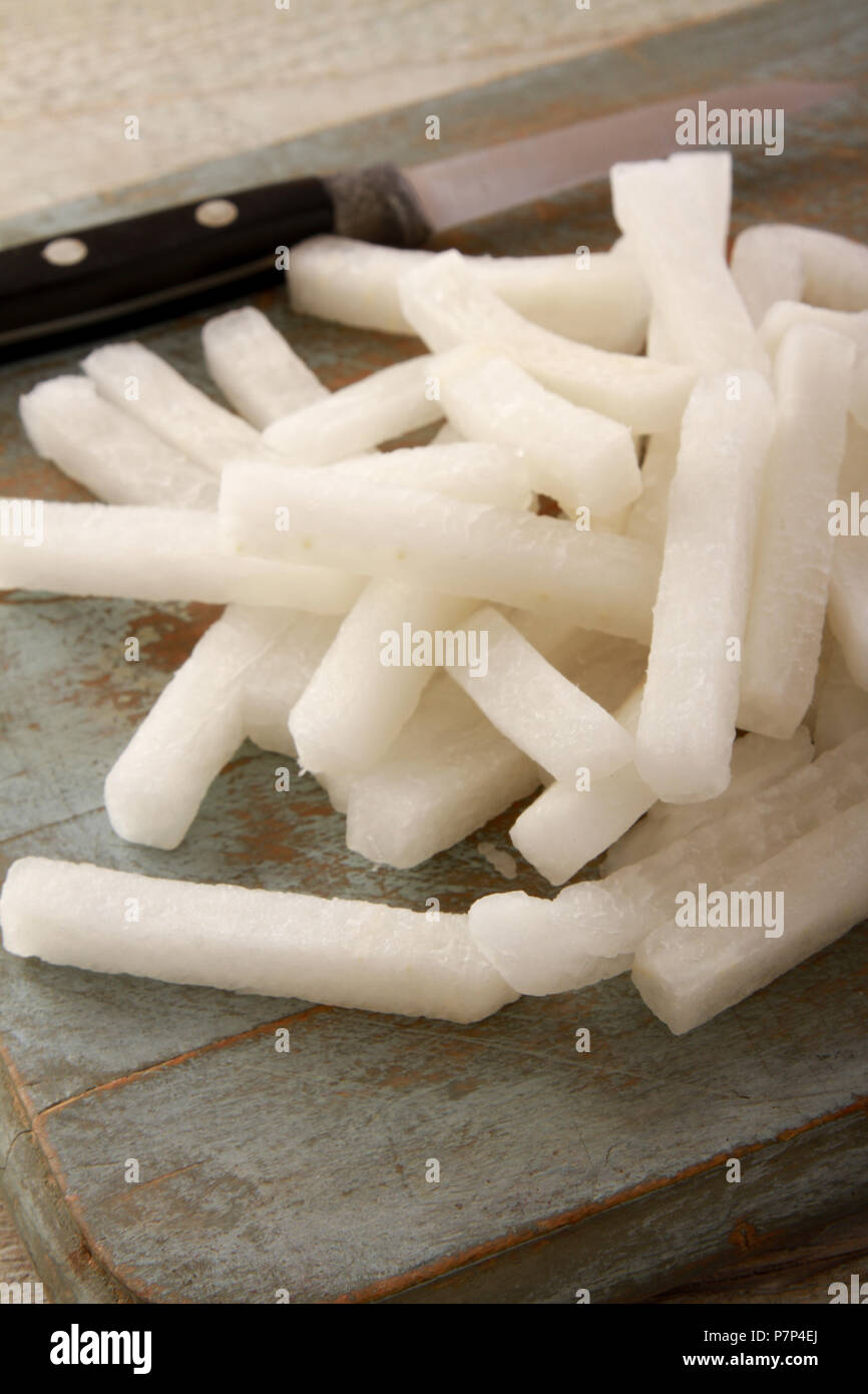 Mooli radishes hi-res stock photography and images - Alamy