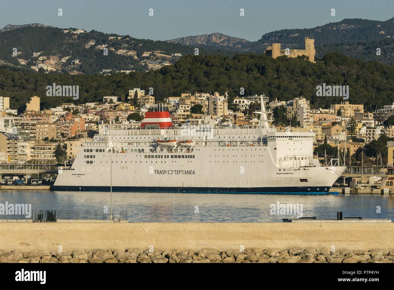 barco ferry en el puerto de Palma, Mallorca, Balearic Islands, Spain ...
