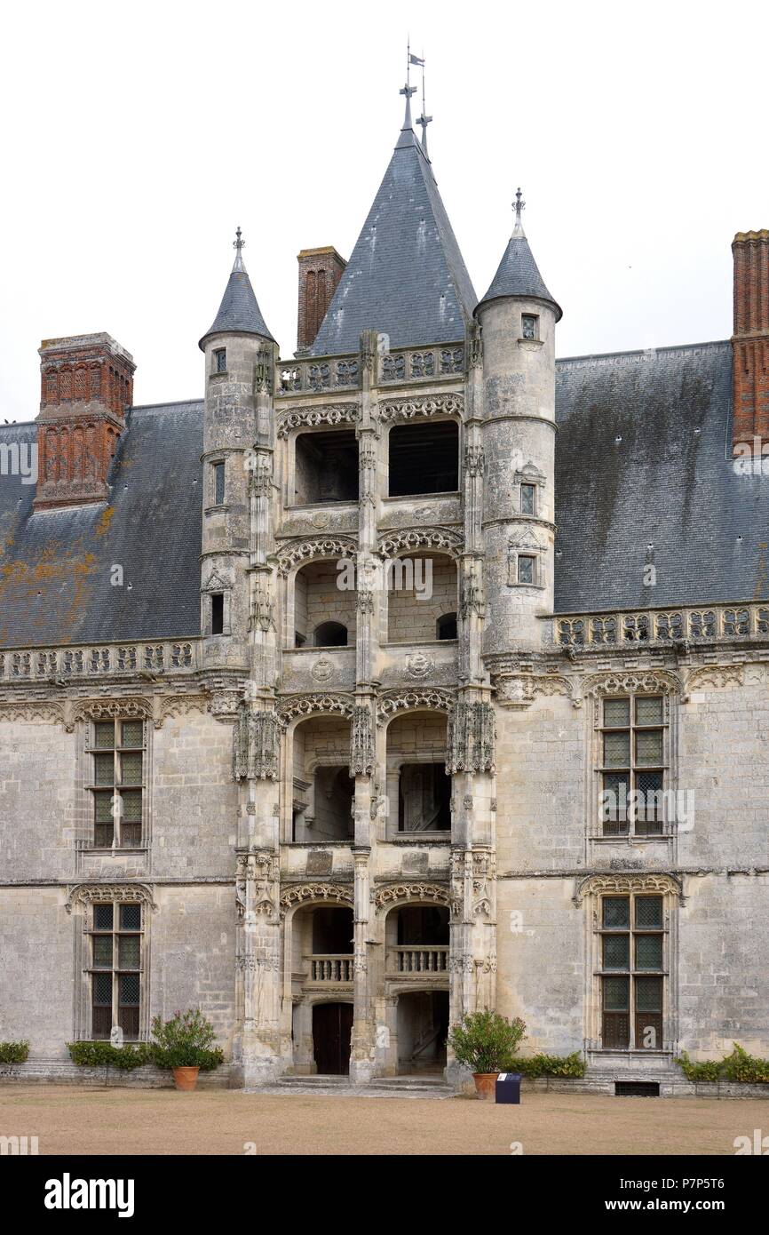 CASTILLO PALACIO O CHÂTEAU DE CHÂTEAUDUN , FRANCIA Stock Photo - Alamy