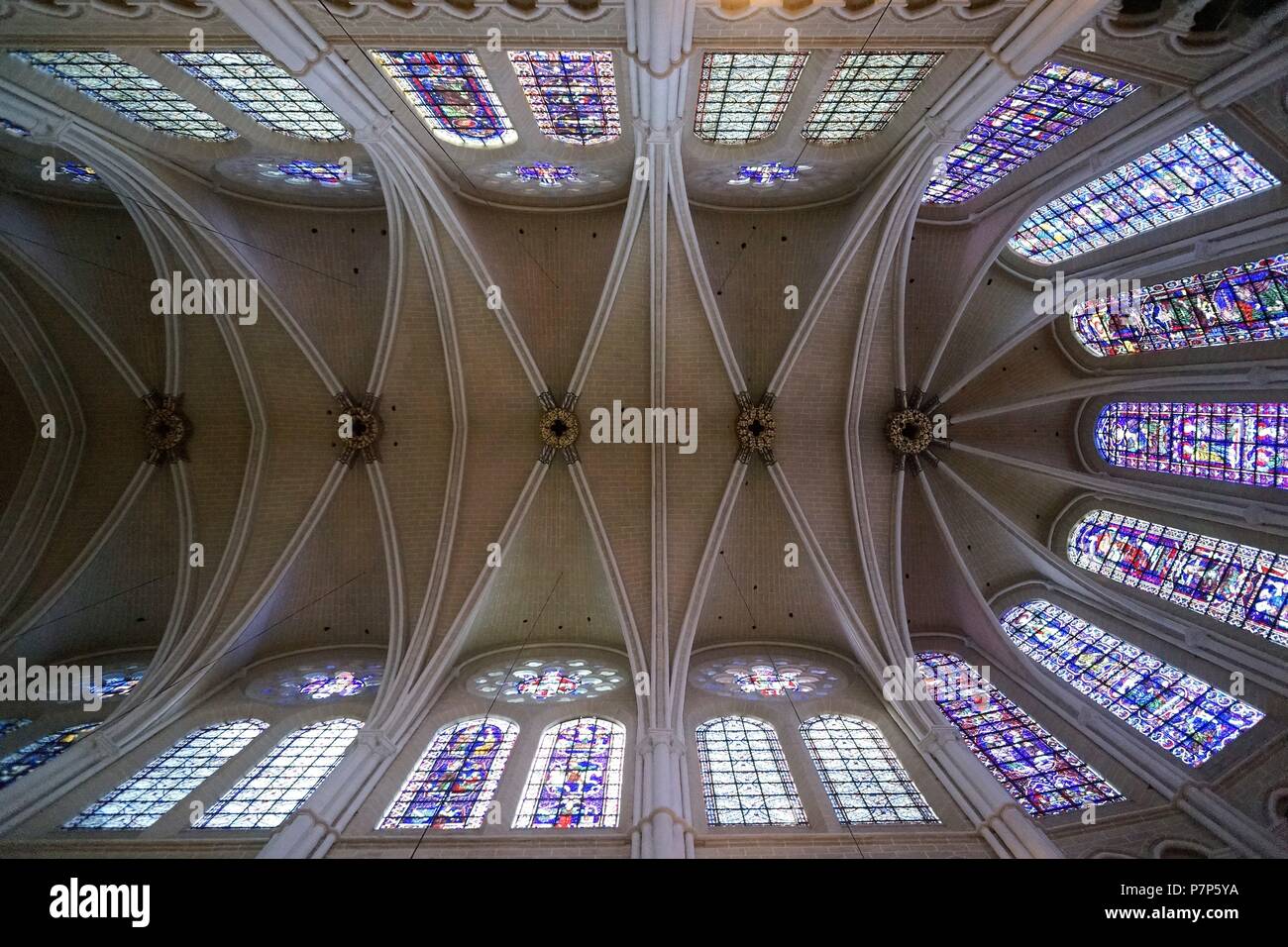 Catedral de chartres interior hi-res stock photography and images - Alamy