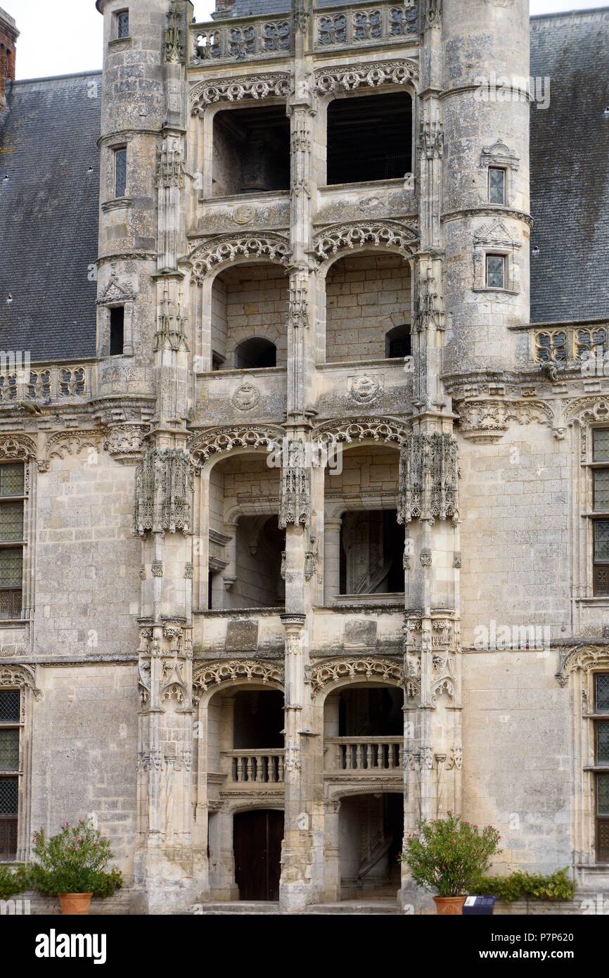 CASTILLO PALACIO O CHÂTEAU DE CHÂTEAUDUN , FRANCIA Stock Photo - Alamy