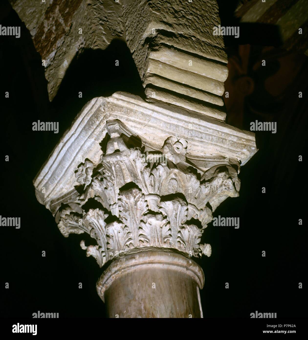 Capitel corintio romano hi-res stock photography and images - Alamy