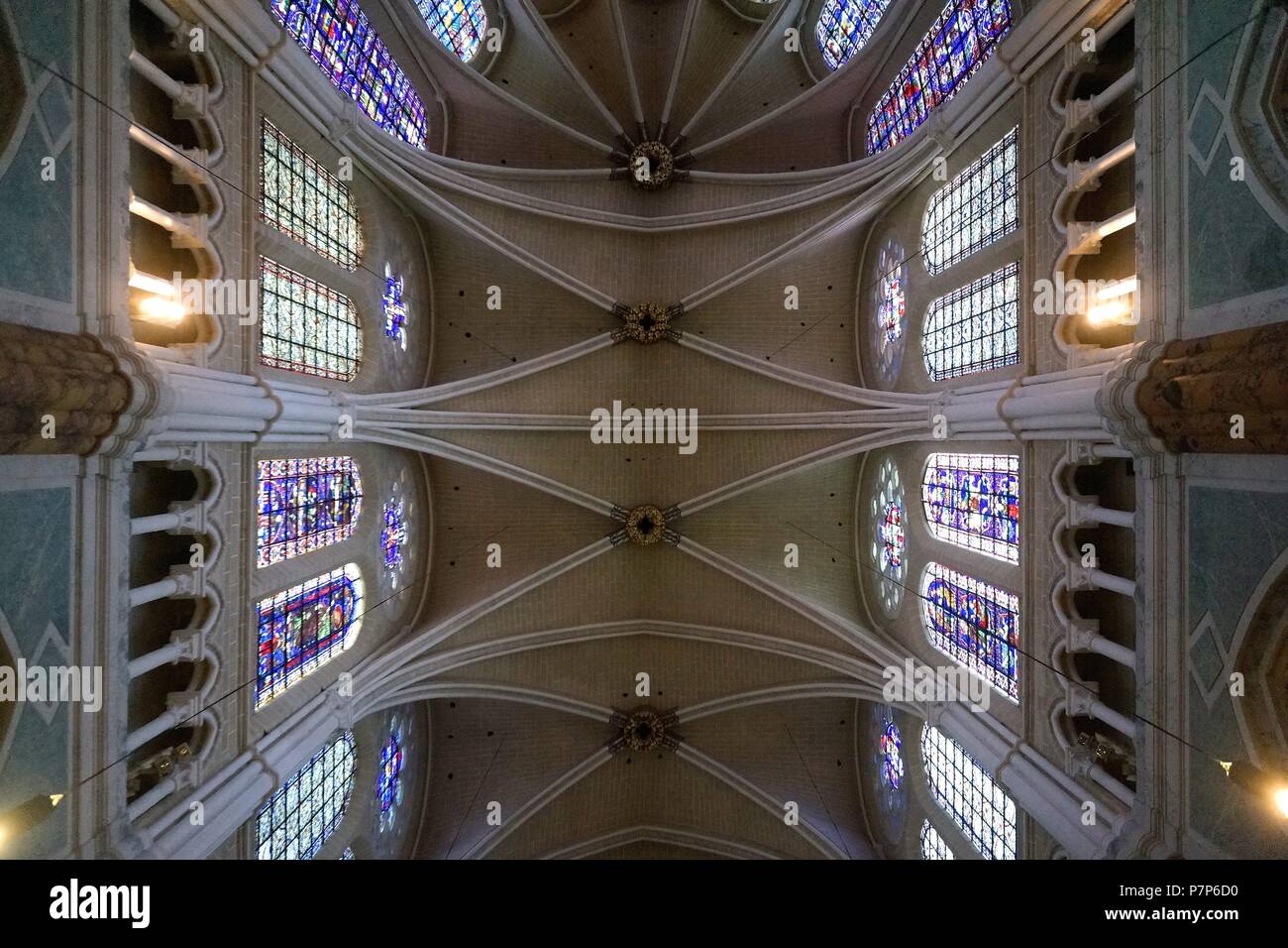 Catedral de chartres interior hi-res stock photography and images - Alamy