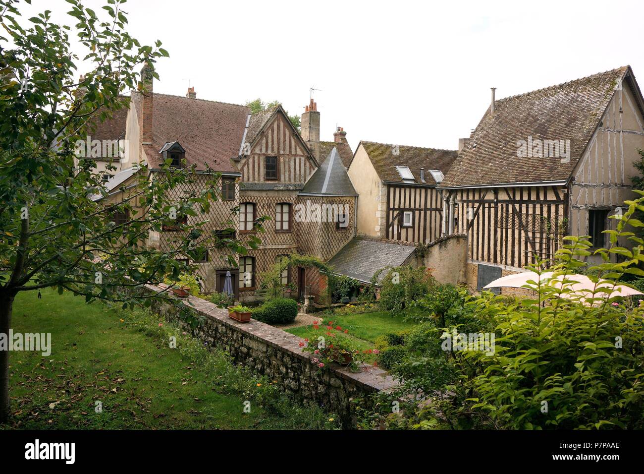 Calles y arquitectura hi-res stock photography and images - Alamy