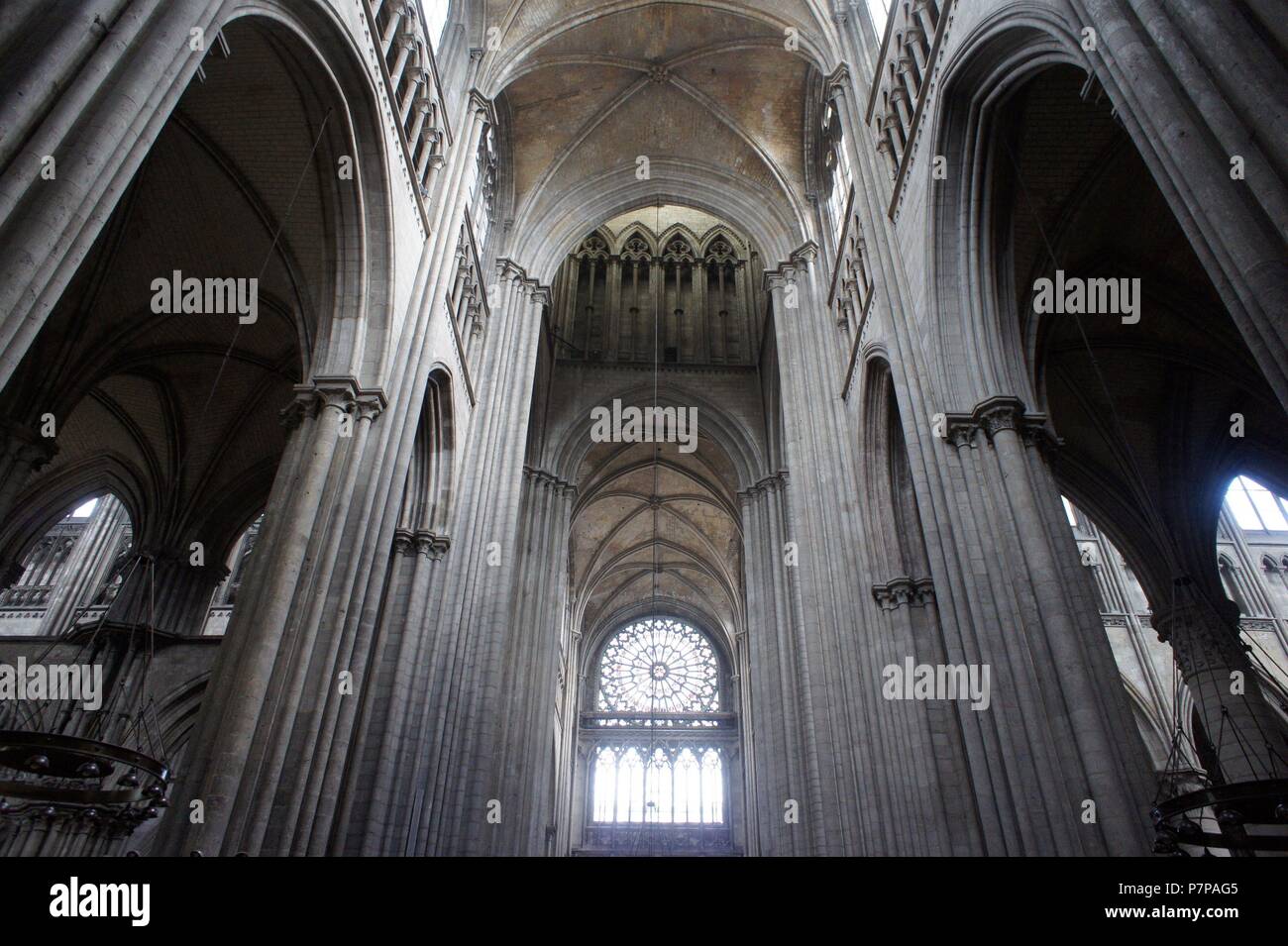CATEDRAL DE NOTRE-DAME. INTERIOR. . ROUEN, FRANCIA Stock Photo - Alamy
