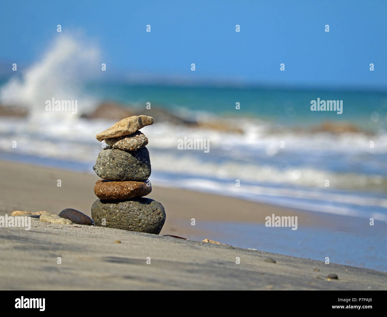Stone stack beach hi-res stock photography and images - Alamy