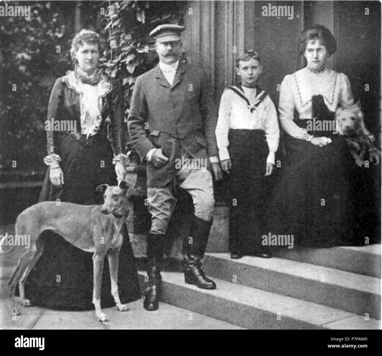 Lord chesham hi-res stock photography and images - Alamy