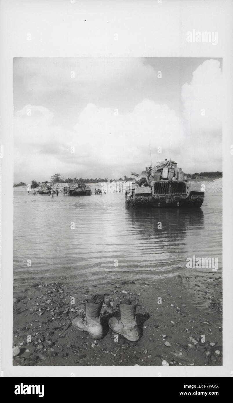 3rd Tank Battalion tanks being washed near Cam Lo Stock Photo - Alamy
