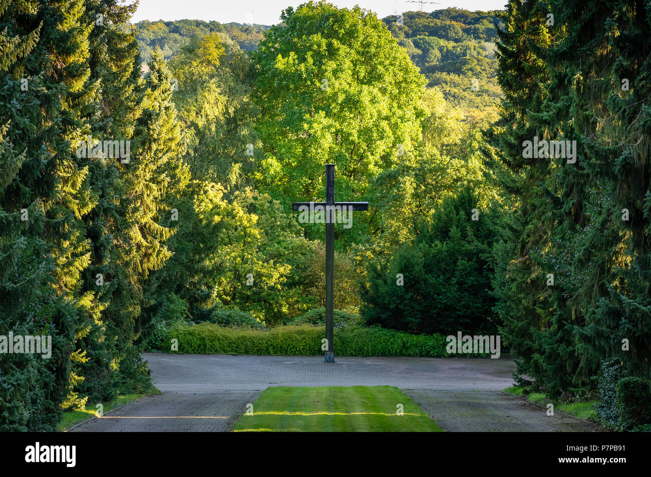 Large cemetery hi-res stock photography and images - Alamy
