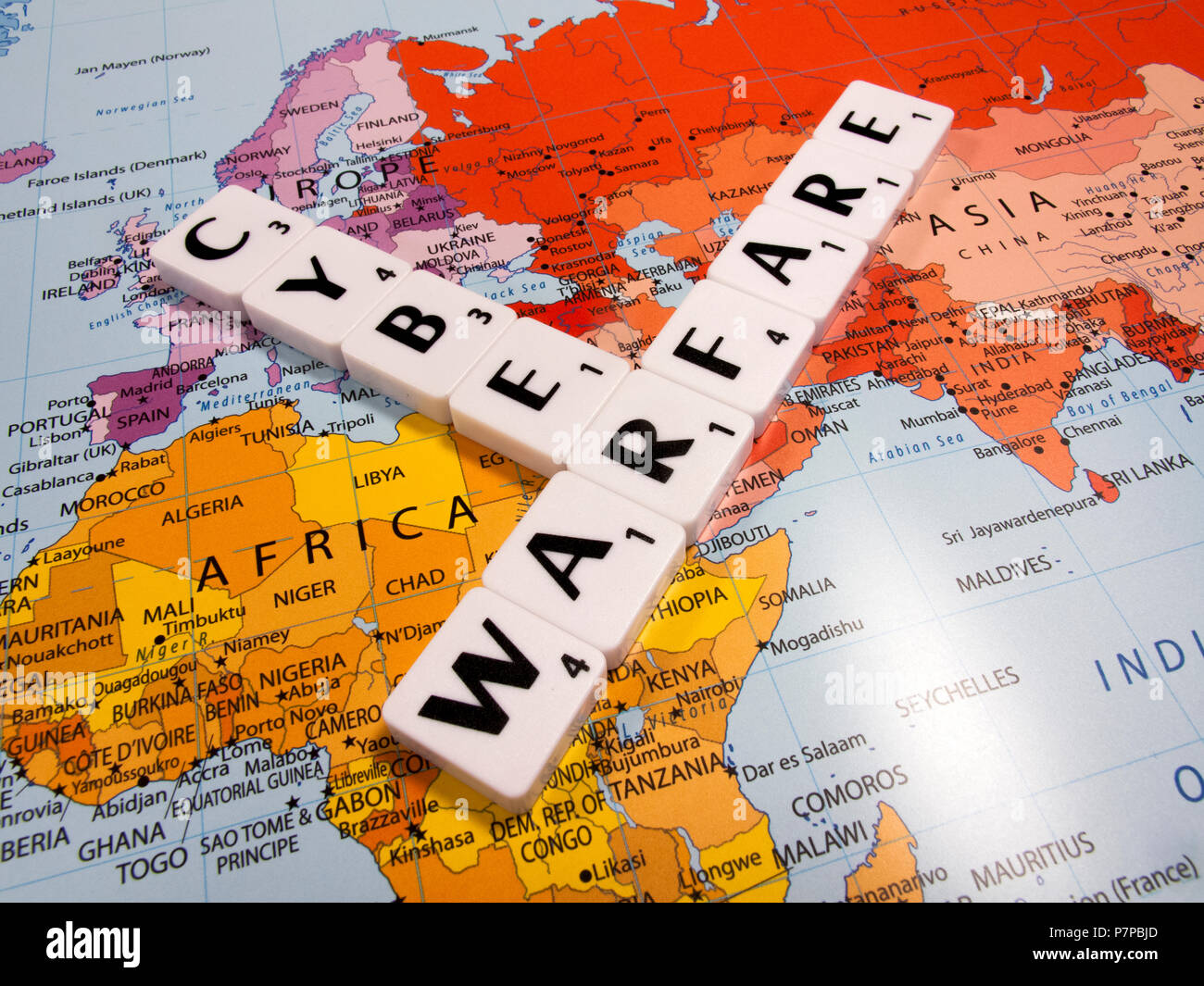 Hackers and map hi-res stock photography and images - Alamy