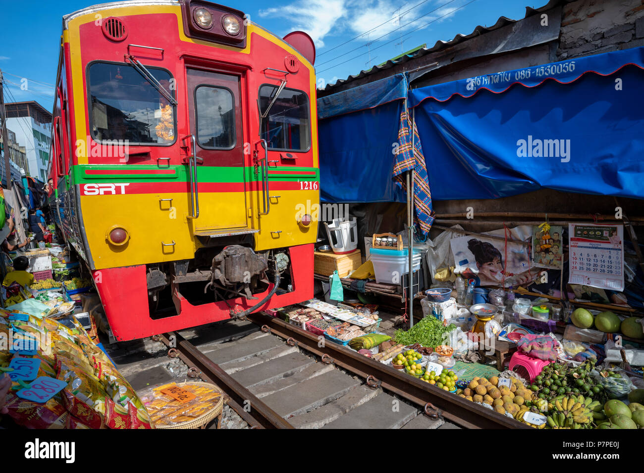 Maeklong Railway Market Stock Photo - Alamy