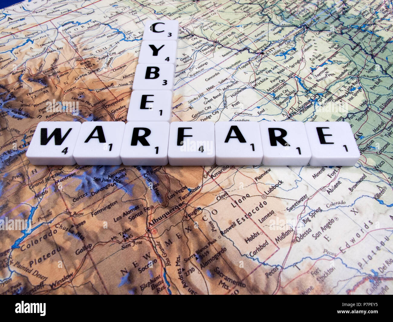Hackers and map hi-res stock photography and images - Alamy