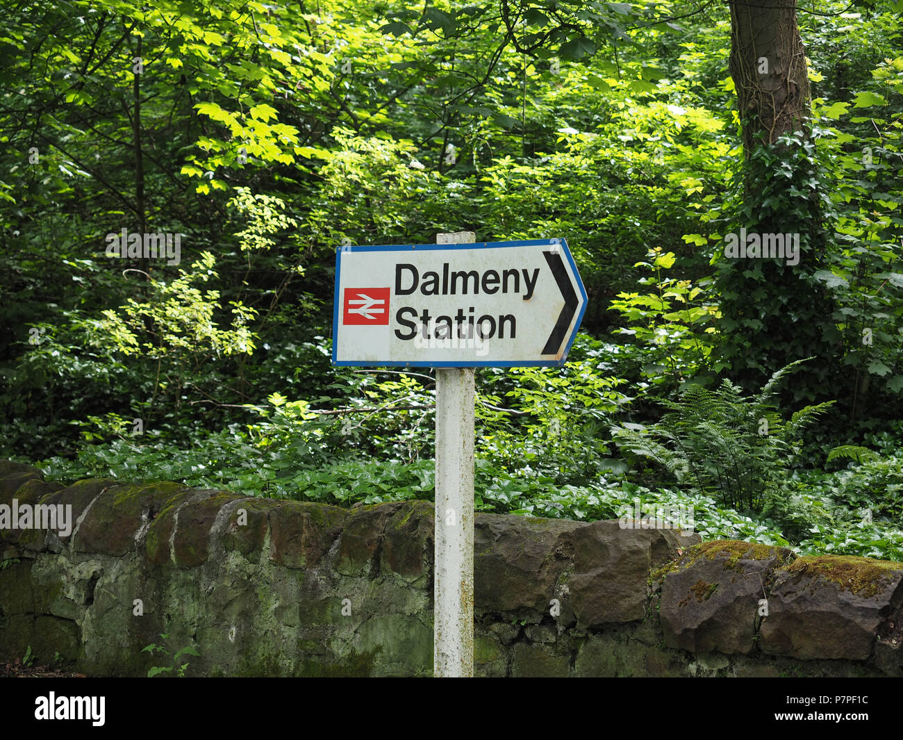 Edinburgh sign train hi-res stock photography and images - Alamy