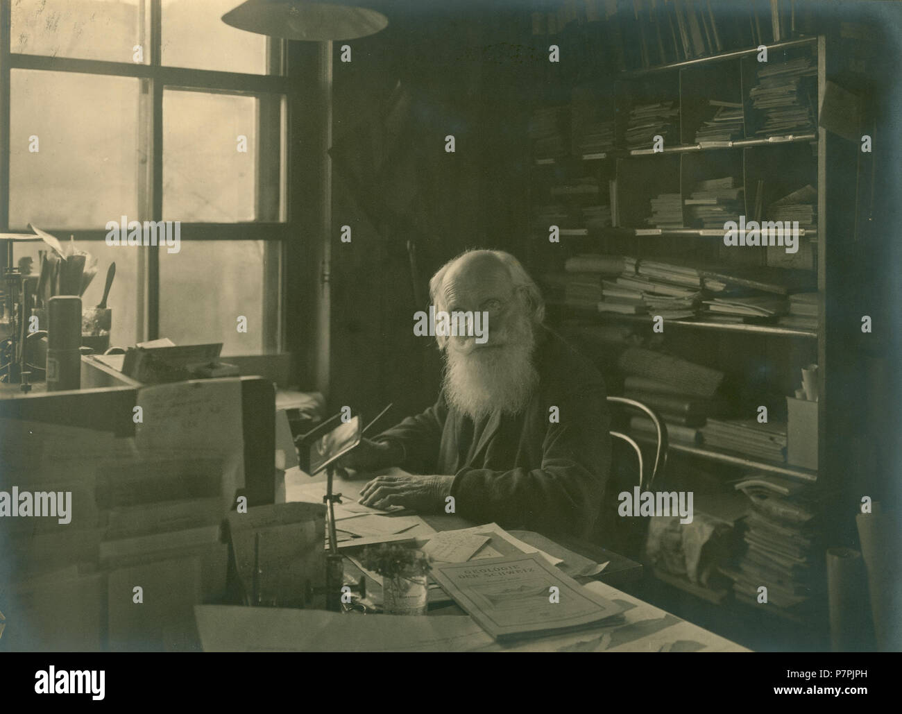 . Heim, Albert (1849-1937). In seinem Arbeitszimmer. circa 1925 149 ETH ...