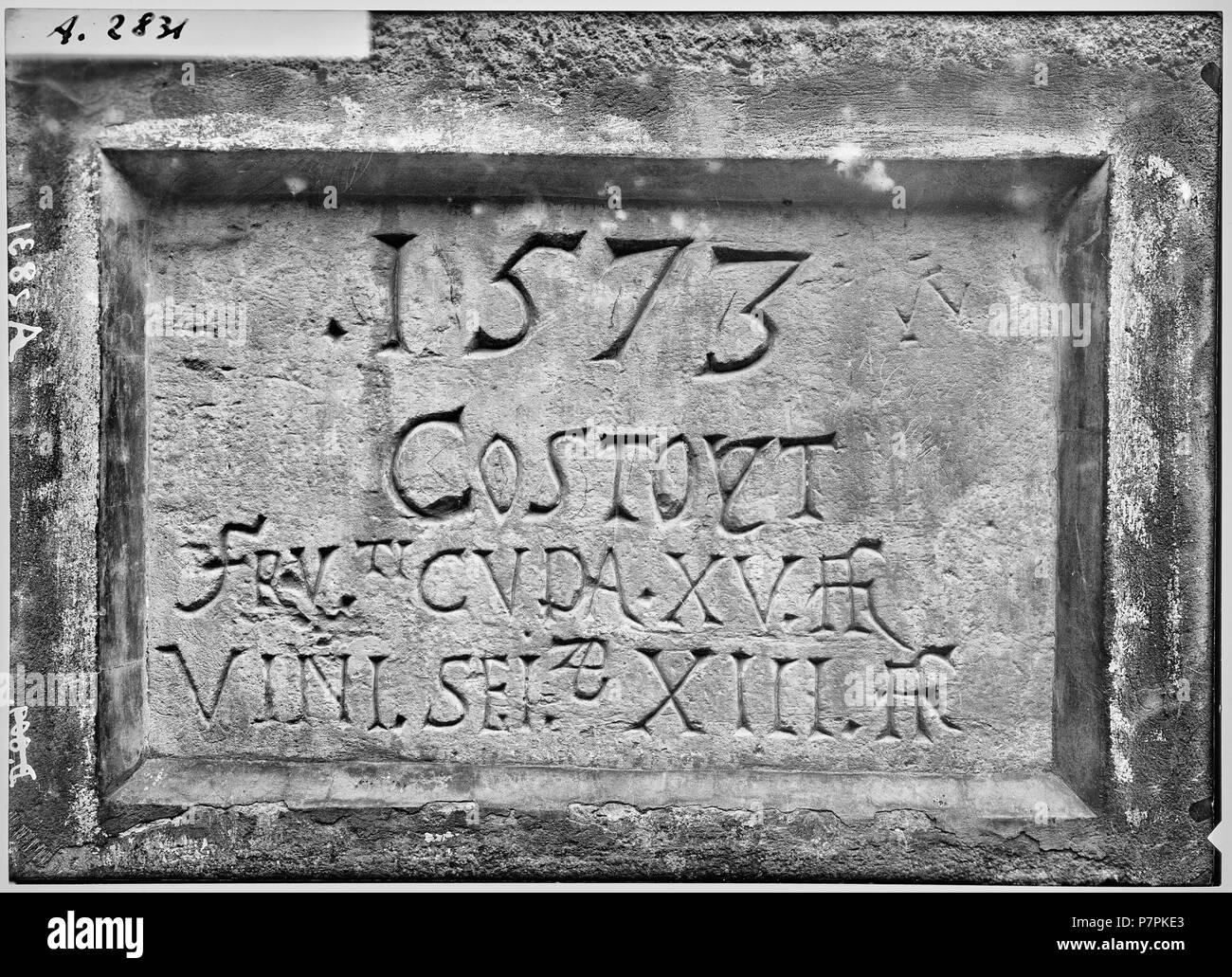 Inscription sur la porte hi-res stock photography and images - Alamy