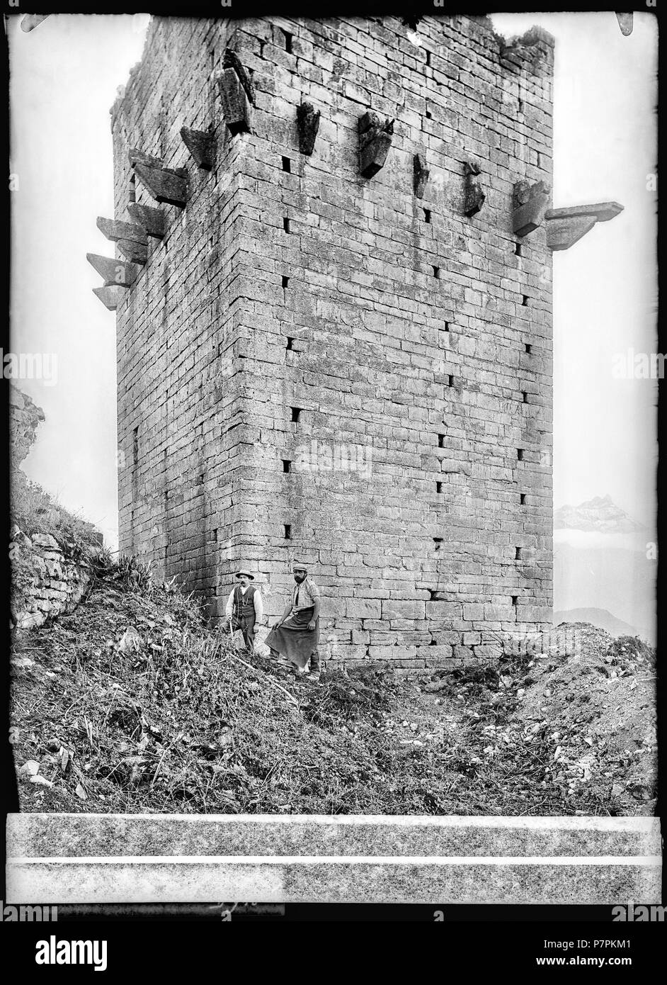 Saint-Triphon, Tour, vue partielle; Vue partielle de la Tour de St ...