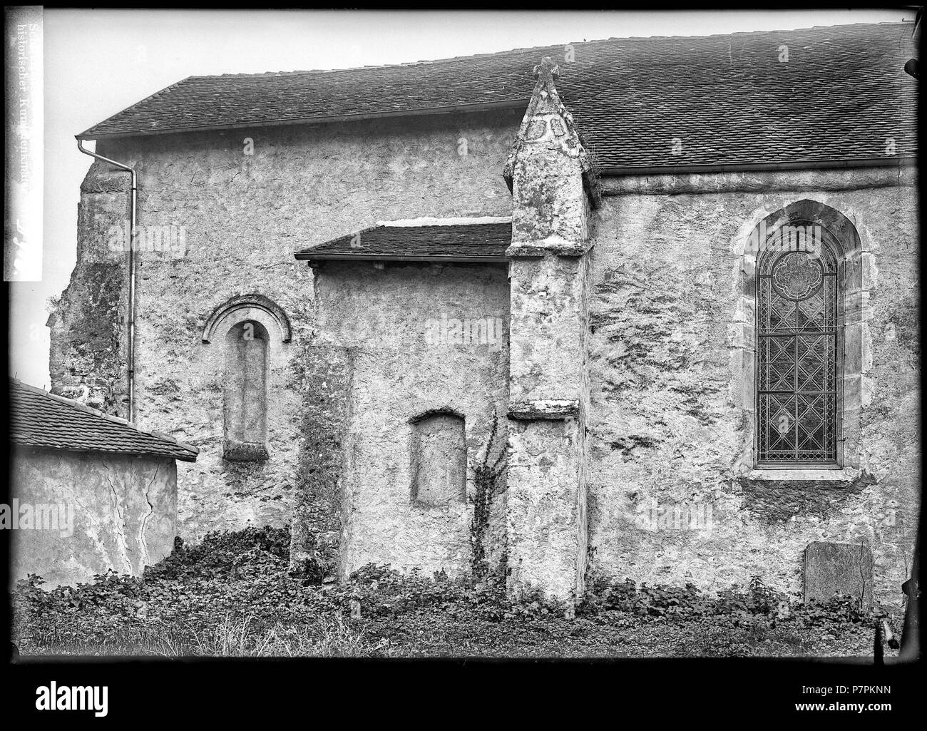 87 CH-NB - Villeneuve (VD), Eglise Saint-Paul, Façade, vue partielle ...