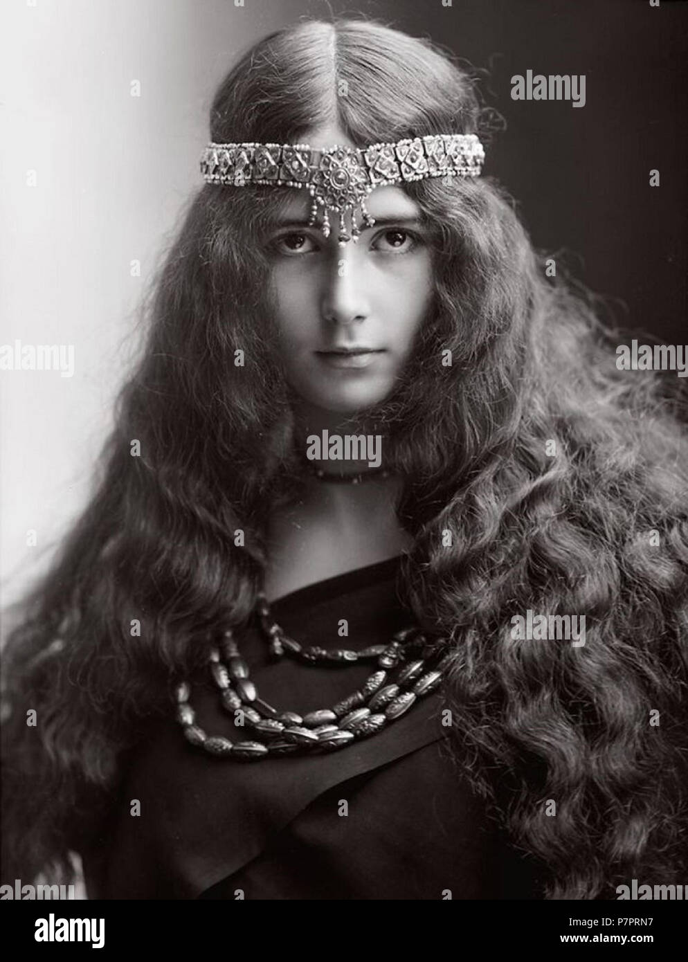 English: Cleo de Merode . circa 1905 93 Cleo de merode20 Stock Photo ...